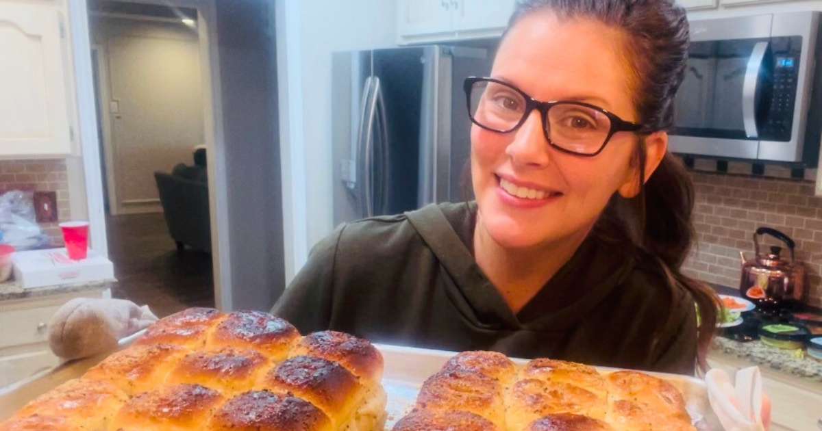 One Pan, Hawaiian Roll, Ham, and Provolone Sliders - Jessie's
